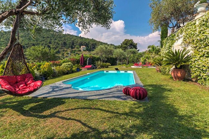 La Roquette-sur-Var : Maison 8 pièces à vendre