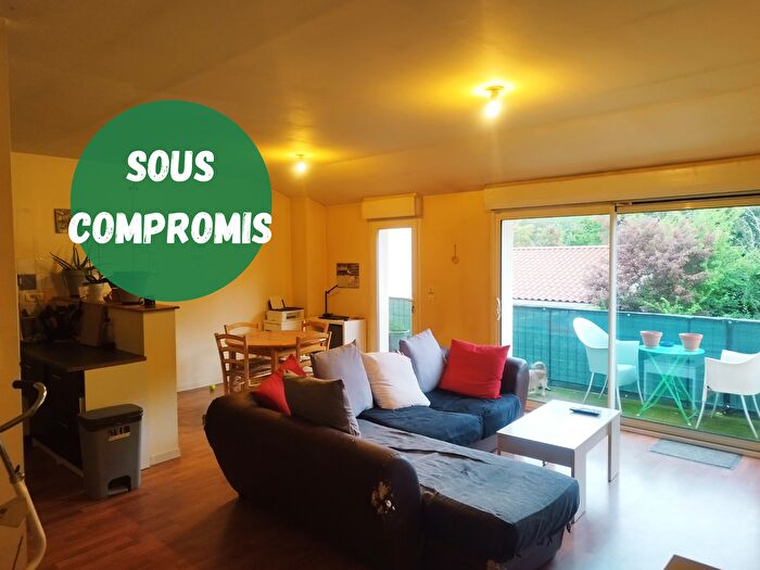 Appartement à vendre - Bourg-Argental - 3 pièces - 2 chambres