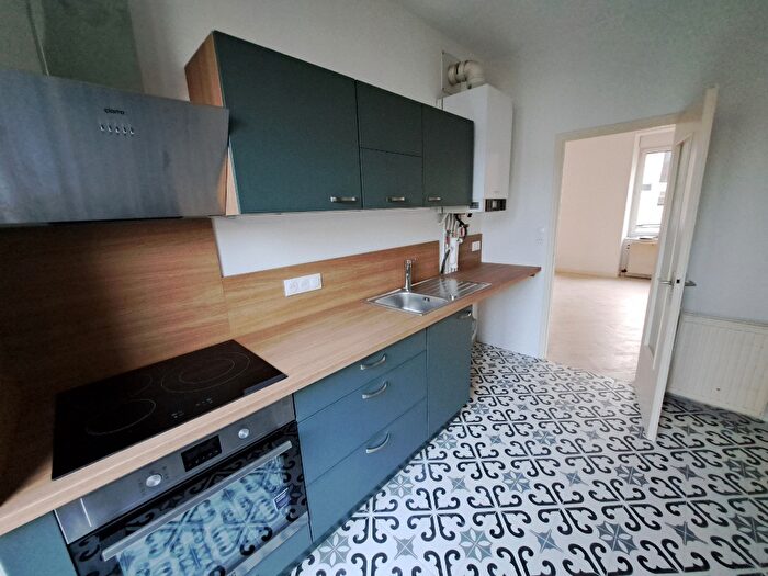 Appartement à louer - Toul, Centre-ville - 5 pièces - 4 chambres