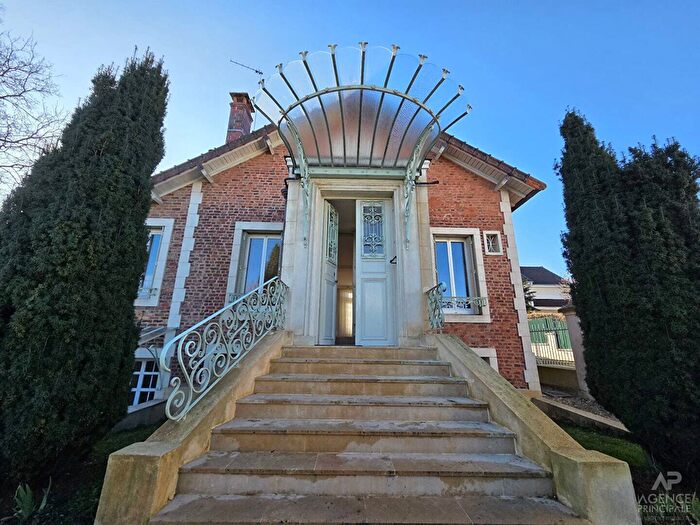 Maison à louer - Buzenval, Rueil-Malmaison - 6 pièces - 3 chambres