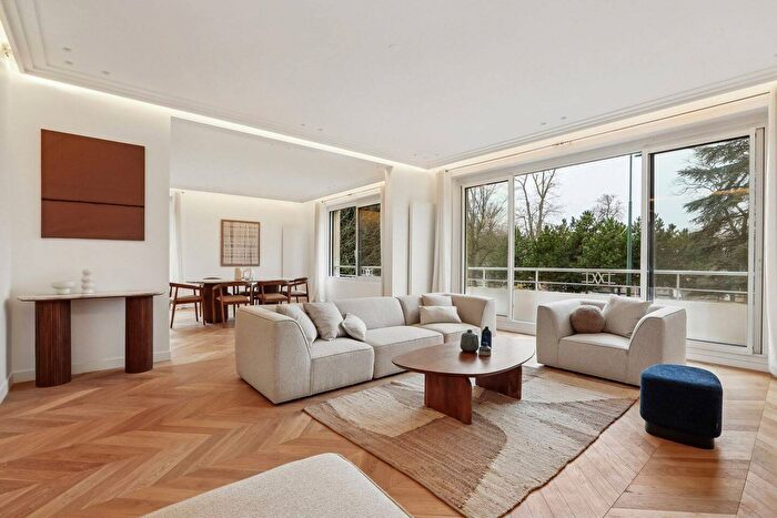 Appartement à louer - Muette Nord, Paris ème arrondissement - 5 pièces - 3 chambres