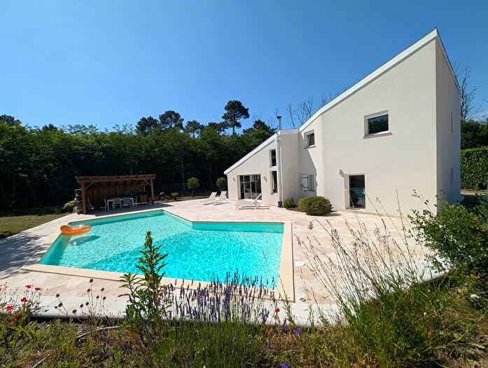 Maison 8 pièces à Saint-Médard-en-Jalles, Corbiac, Gajac, Magudas, à louer