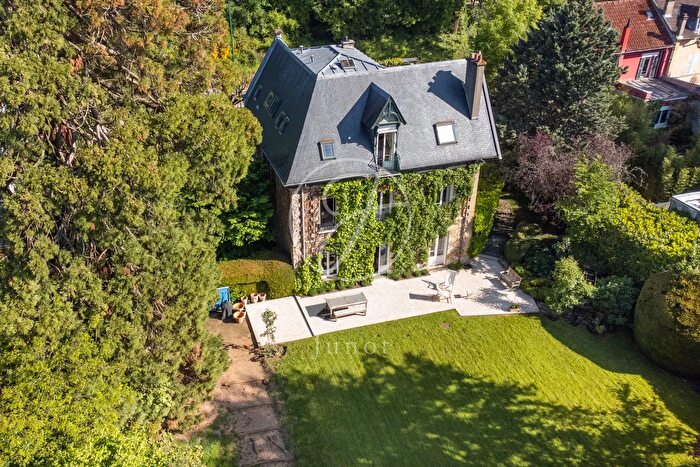 Maison à vendre - Ville-dAvray - 9 pièces - 5 chambres