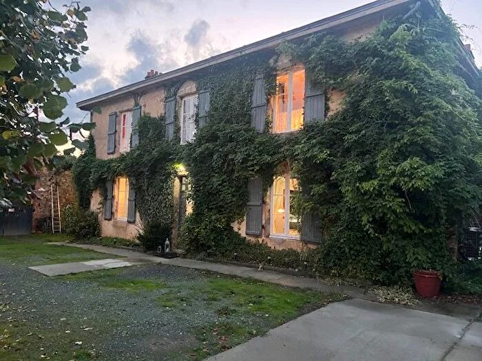 Maison à vendre - Saint-Bonnet-de-Bellac - 12 pièces - 4 chambres