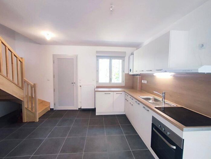 Maison 4 pièces à Saint-Chef, à louer
