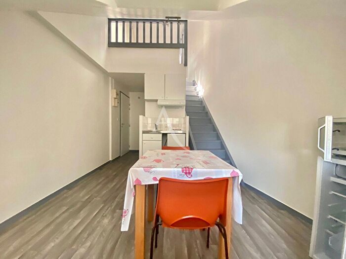 Appartement à louer - Centre Ville Rive Droite, Laval - 1 pièce - 1 chambre