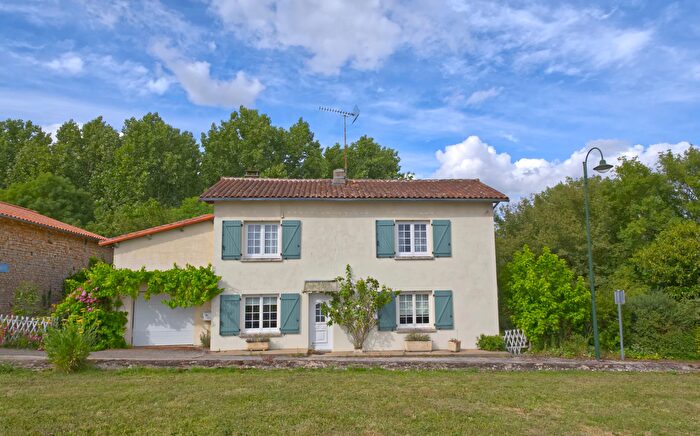 Maison 4 pièces à Taizé-Aizie, à vendre