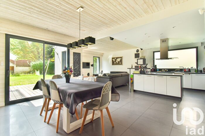 Maison à vendre - Montlignon - 7 pièces - 5 chambres