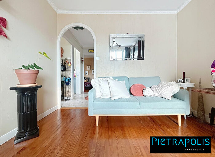 Appartement à vendre - Vénissieux - 3 pièces - 2 chambres