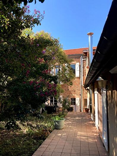 Maison à vendre - LIsle-Jourdain - 9 pièces - 6 chambres