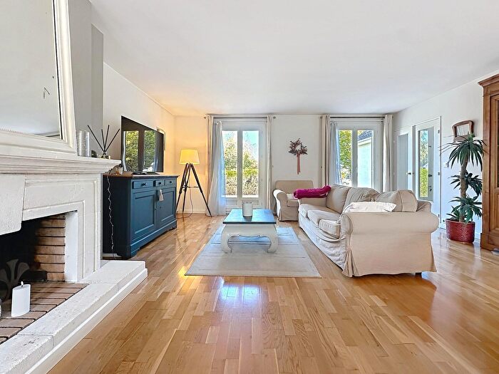 Mennecy, Verville, Bois des Mares, Charles de Gaulle : Maison 8 pièces à vendre