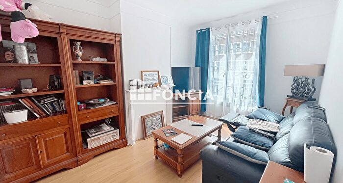 Appartement à vendre - Lisieux, Centre-ville - 4 pièces - 2 chambres