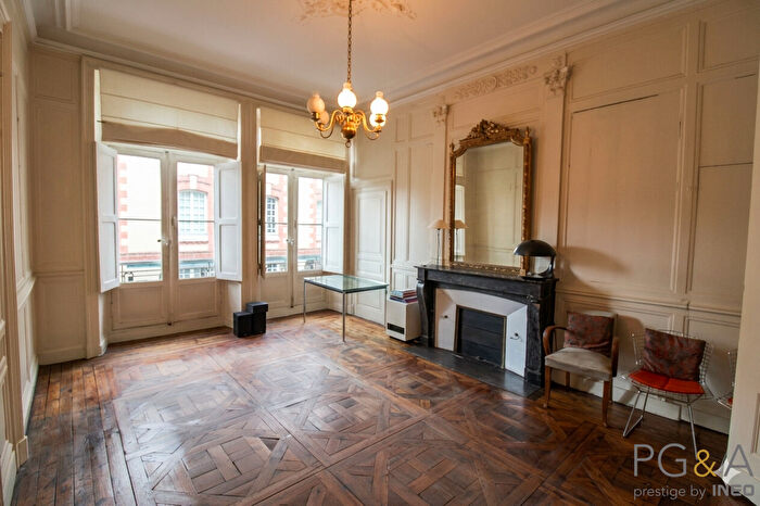 Appartement à vendre - Quartiers Centre, Centre-ville - 3 pièces - 2 chambres