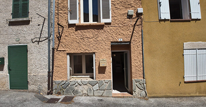 Maison 3 pièces à vendre - Vins-sur-Caramy
