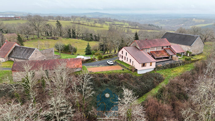 Maison à vendre - Charensat - 9 pièces - 6 chambres