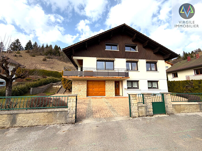 Maison à vendre - La Cluse-et-Mijoux - 8 pièces - 4 chambres