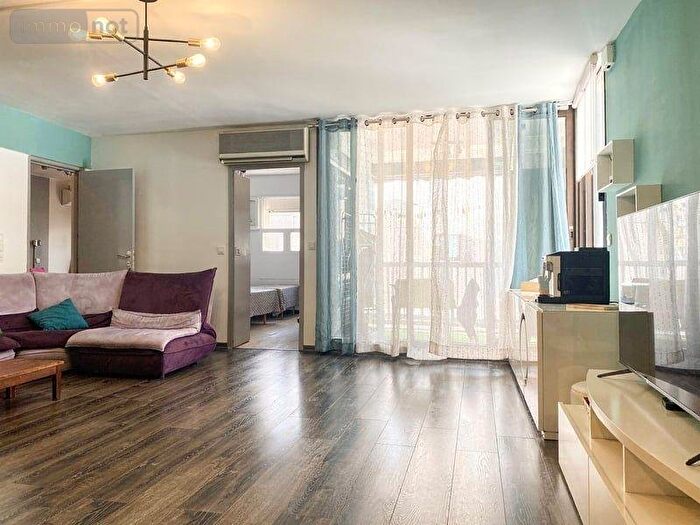 Saint-Denis, Centre-ville : Appartement 4 pièces à vendre