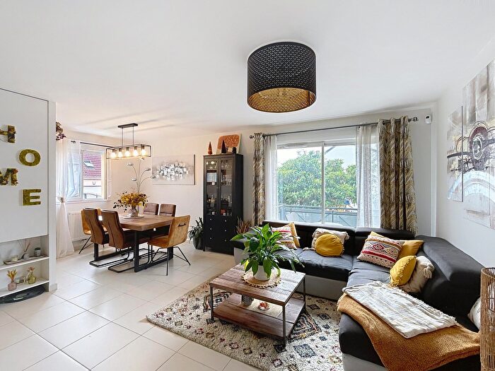 Maison à vendre - Villeneuve-le-Roi, Plateau Frais Rosset, Aéroport - 5 pièces - 3 chambres