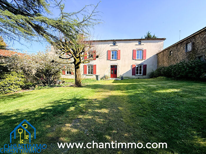 Maison 17 pièces à La Châtaigneraie, à vendre