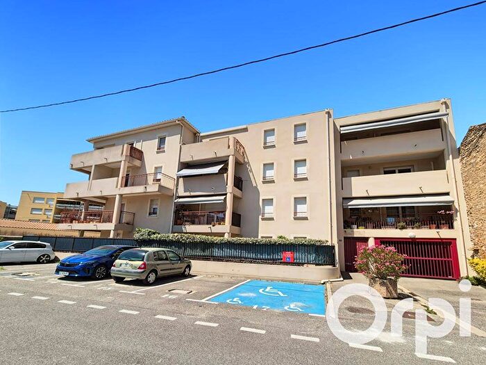 Centre Ville, Pont-Saint-Esprit - Appartement 3 pièces à louer