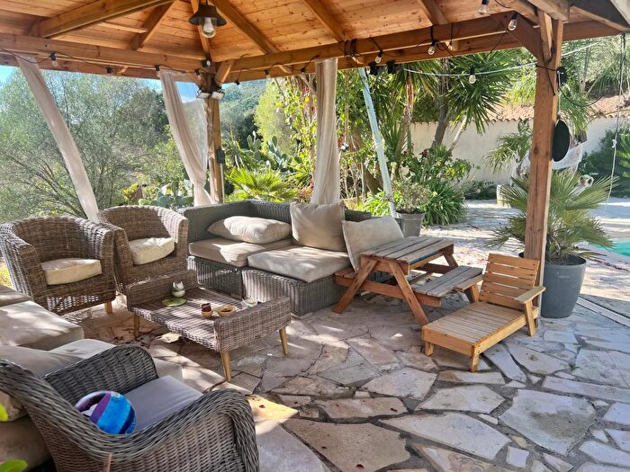 Maison à vendre - Alata - 9 pièces - 5 chambres