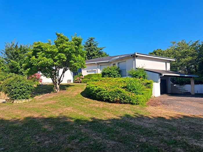 Maison à vendre - Châtellerault, Est - 8 pièces - 6 chambres