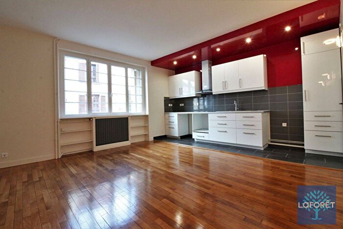 Centre Ville, Étampes : Appartement 2 pièces à louer