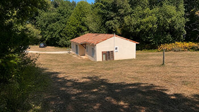 Maison 4 pièces à vendre à Saint-Martin-des-Combes