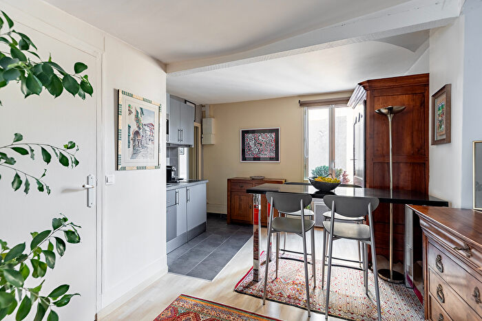 Appartement à vendre - Paris e , Montmartre, Sacré Coeur, Abbesses - 2 pièces - 1 chambre