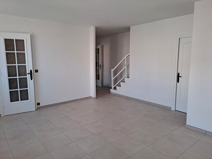 Maison 4 pièces à louer à Chazelles-sur-Lyon