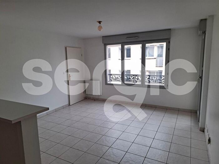 Appartement à louer - Brétigny-sur-Orge, Centre-ville - 4 pièces - 3 chambres