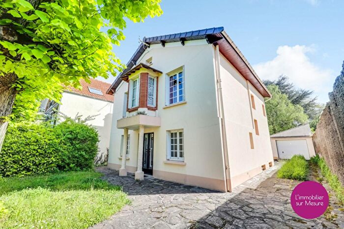 Neuilly-sur-Marne, Arpents : Maison 4 pièces à vendre