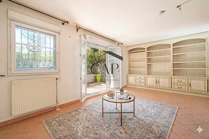 Appartement à vendre - Aubagne, Centre-ville, Beaumond - 2 pièces - 1 chambre