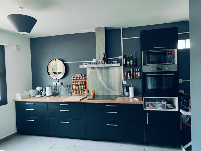 Appartement à louer - La Crau, Centre-ville - 4 pièces - 3 chambres