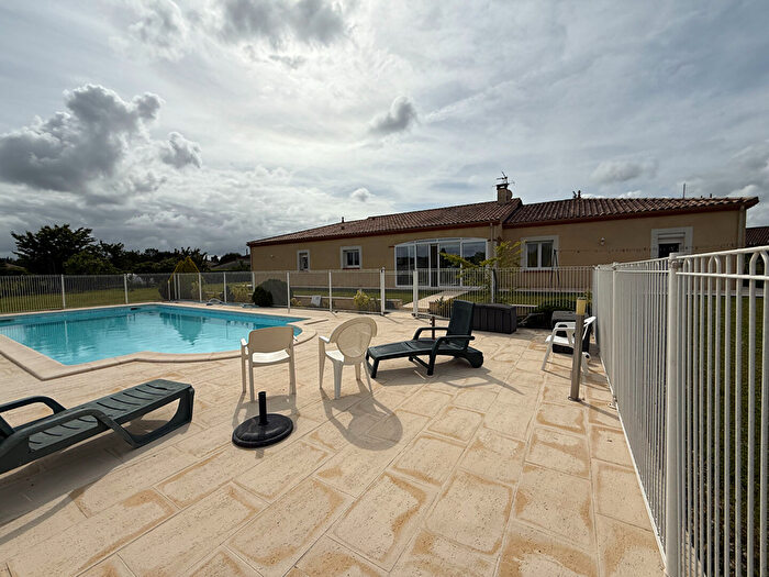 Maison à vendre - Bias - 8 pièces - 5 chambres