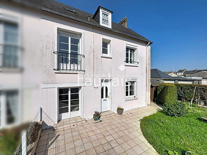 Maison à vendre - Saint-Symphorien-le-Valois - 7 pièces - 4 chambres