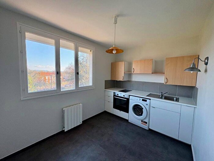 Appartement à louer - Les Bords de Loire, Roanne - 1 pièce