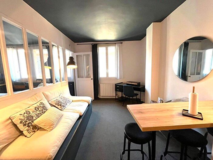 Centre Ville, Aix-en-Provence : Appartement 2 pièces à louer