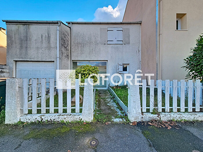 Maison à vendre - Savigny-le-Temple, Plessis la Forêt - 7 pièces - 5 chambres