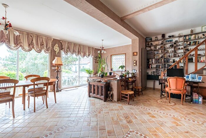 Maison 8 pièces à Chatou, à vendre