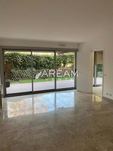 Appartement à louer - La Constance-Le Puy, Antibes - 2 pièces - 1 chambre