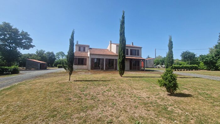 Maison 7 pièces à Vallans, à vendre