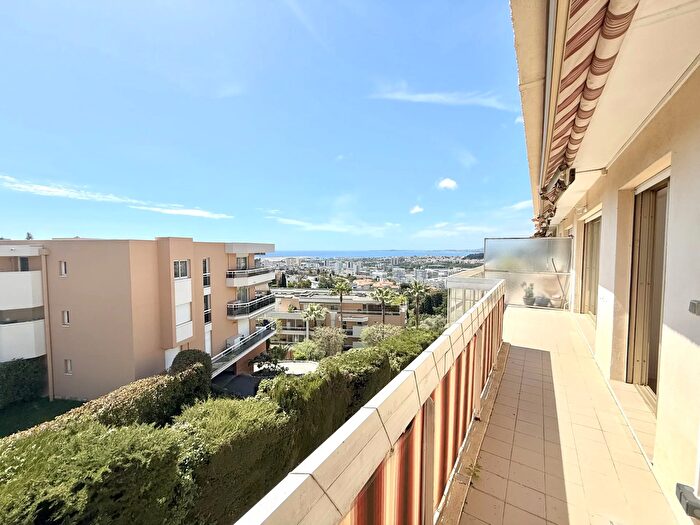 Appartement 4 pièces à Nice, Corniche Fleurie, à louer