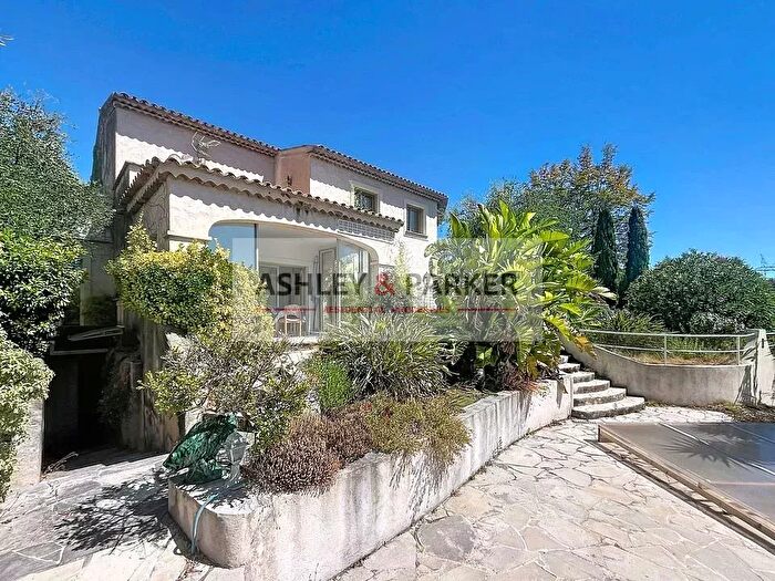 Nice, Saint-Pierre de Feric : Maison 5 pièces à vendre