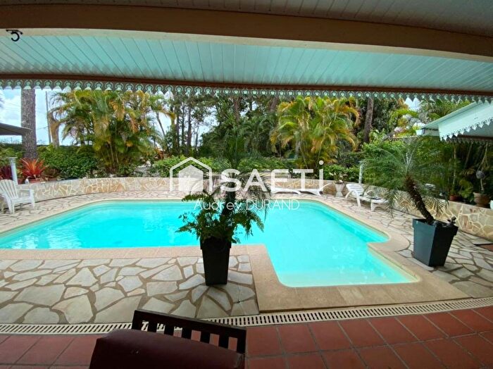 Maison à vendre - Matoury - 5 pièces - 4 chambres