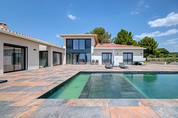 Maison à louer - Saint Mitre les Granettes Pey Blanc, Aix-en-Provence - 6 pièces - 5 chambres