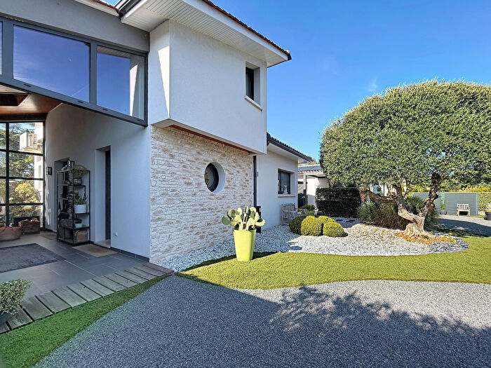 Saint-Yrieix-sur-Charente : Maison 5 pièces à vendre