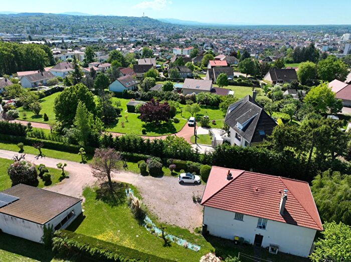 Maison à vendre - Creuzier-le-Vieux - 8 pièces - 5 chambres