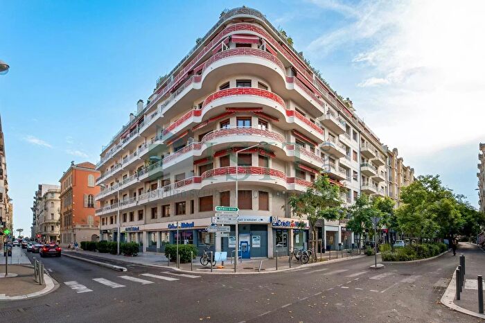 Appartement 2 pièces à Nice, Carré d'or, à louer