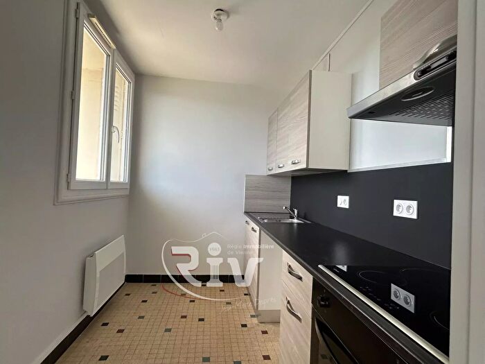 Appartement 1 pièce à Pont-Évêque, à louer